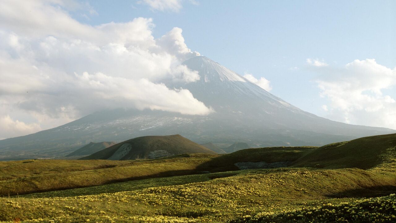 極東カムチャツカ クリュチェフスカヤ火山の噴火が始まる - 2022年11月20日, Sputnik 日本